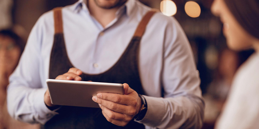 Qué es un hostess y por qué es clave en la experiencia del cliente